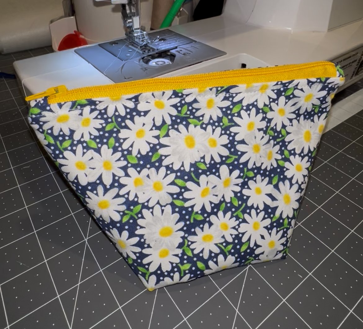 How to Sew a Zipper Pouch (Step-by-Step Tutorial)